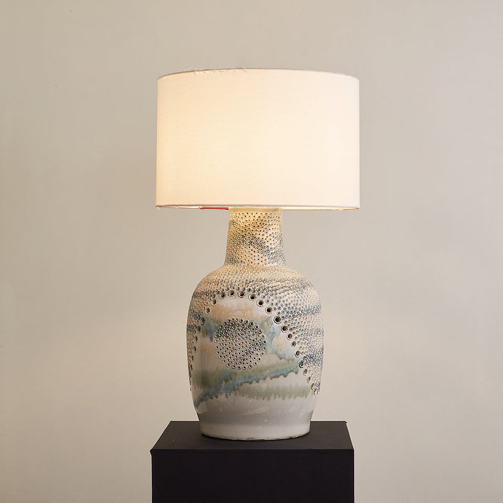 Earth & Light: The Handmade Beauty of Ceramic Base Table Lamps - Docos