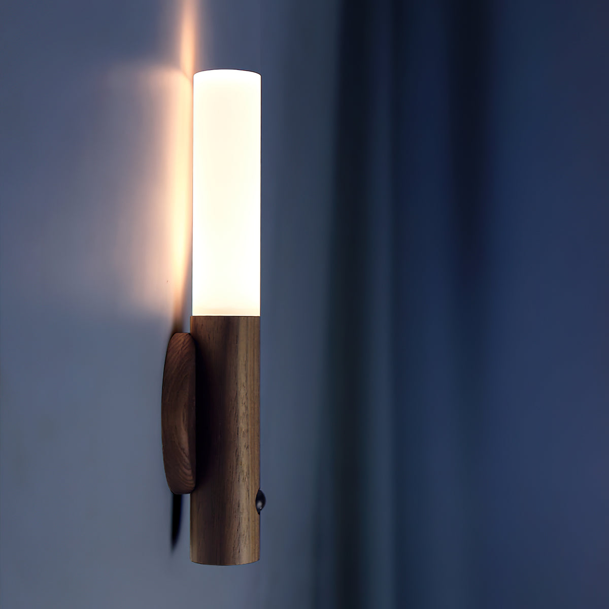 Magnetic LED Sensor Night Light - Docos