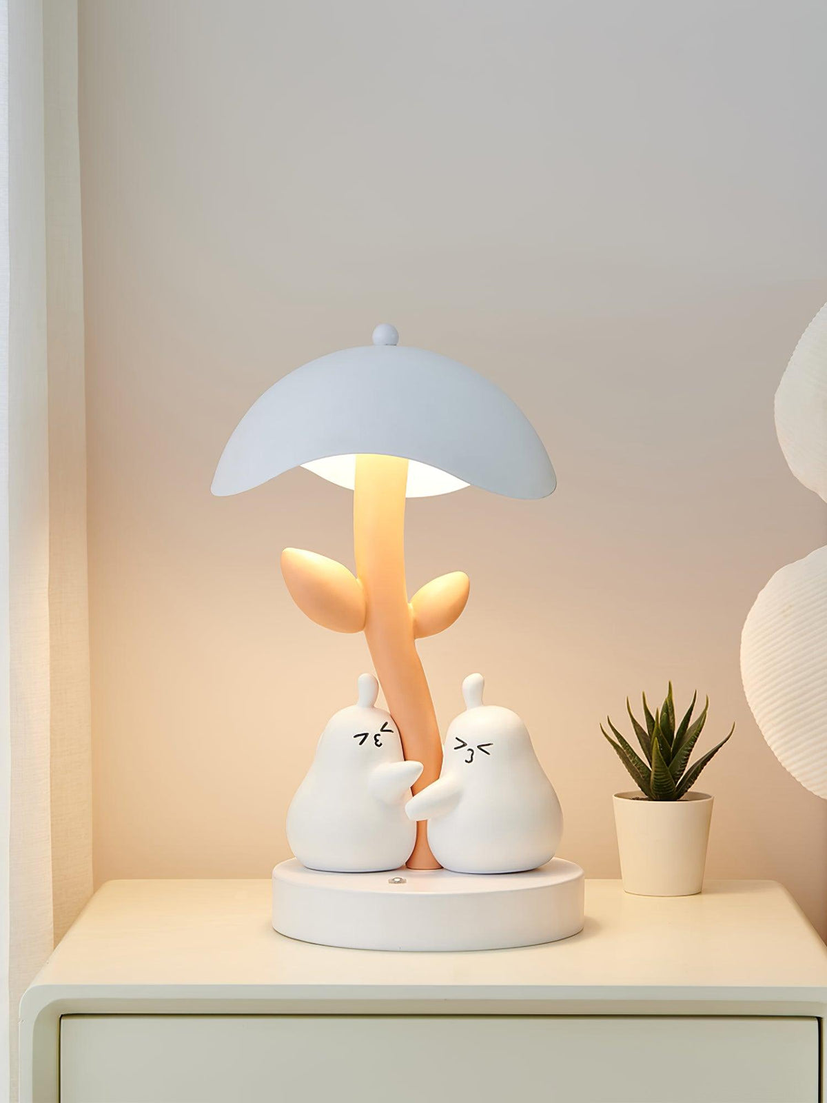 Pear Hug Table Lamp - Docos