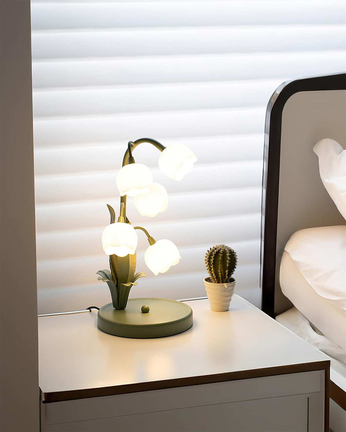 Sara Orchid Table Lamp - Docos